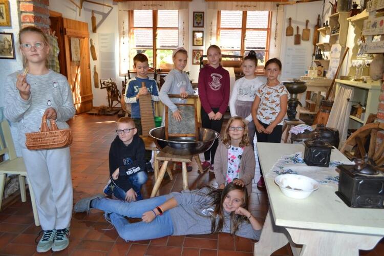 DAWNE SPRZĘTY GOSPODARSTWA DOMOWEGO NA KASZUBACH - Szkoła Podstawowa ...